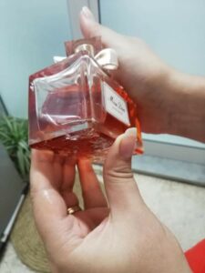 Comment récupérer l'eau de parfum après une bouteille cassée : astuces ...