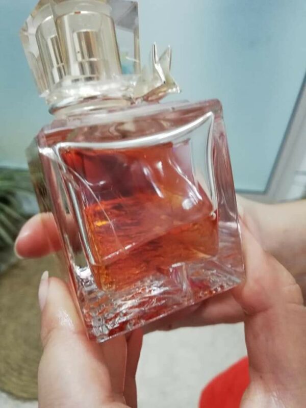 Comment récupérer l'eau de parfum après une bouteille cassée : astuces ...